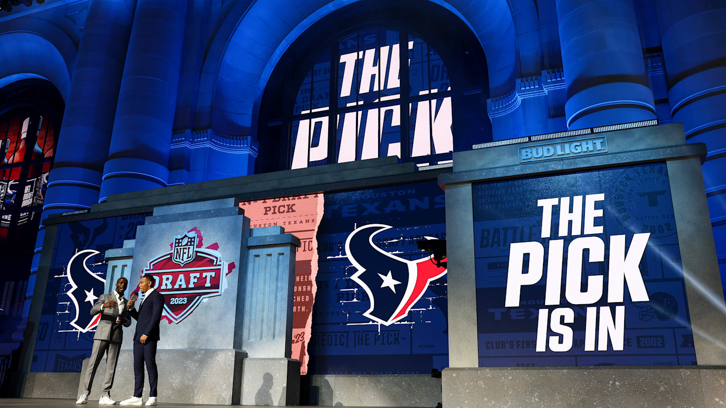 Who is Sketch and why did he announce the Texans 4th round pick?