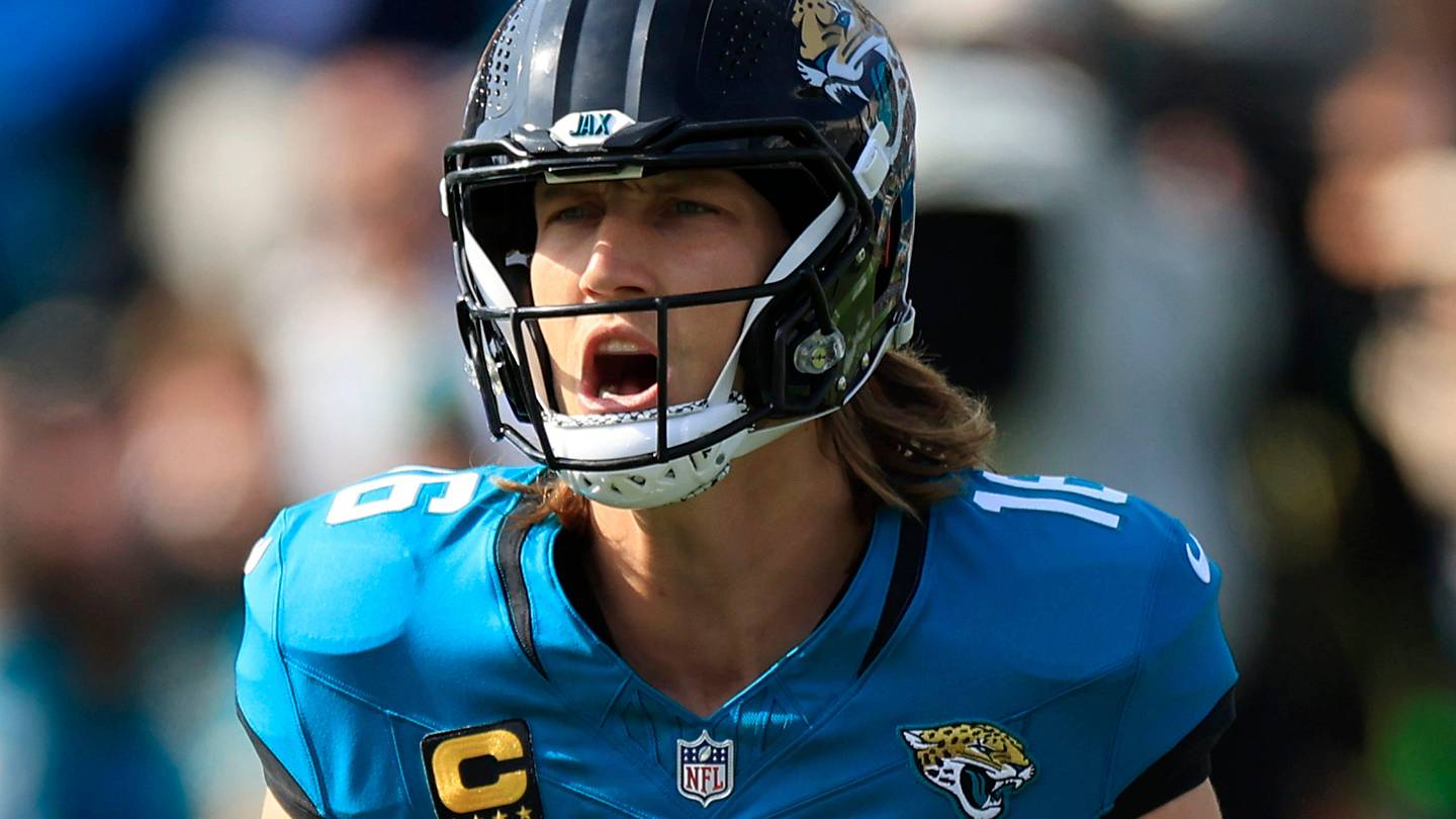 NFL analyst delivers a glowing Trevor Lawrence review Jaguars fans will ...
