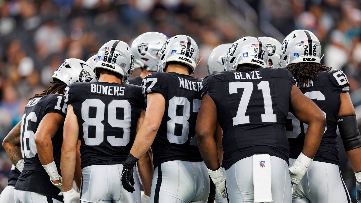 Raiders star makes ESPN history in latest NFL position rankings