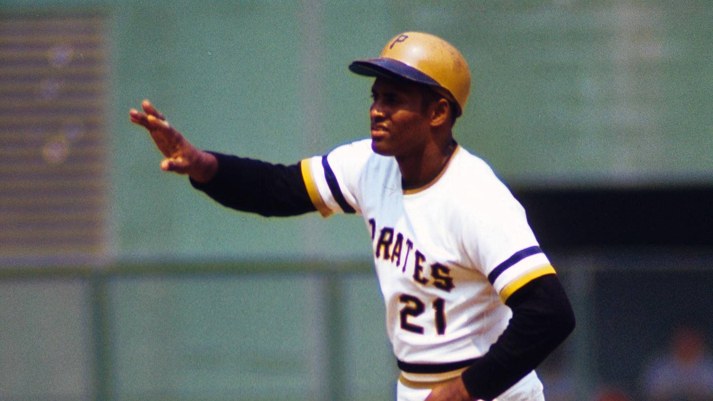 The Five Essential Baseball Cards of Roberto Clemente