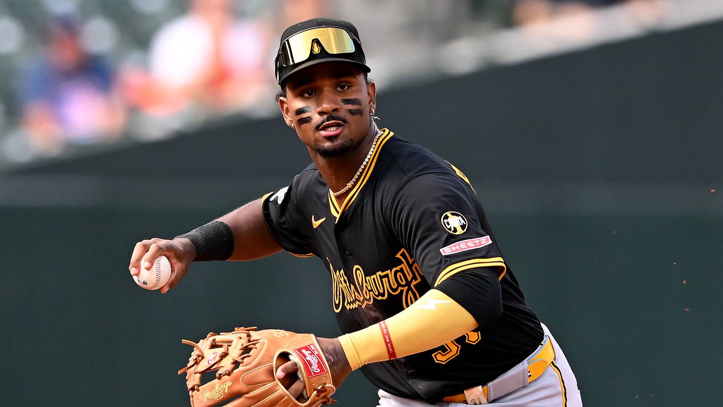 Phillies take a chance signing versatile Pirates top prospect castoff
