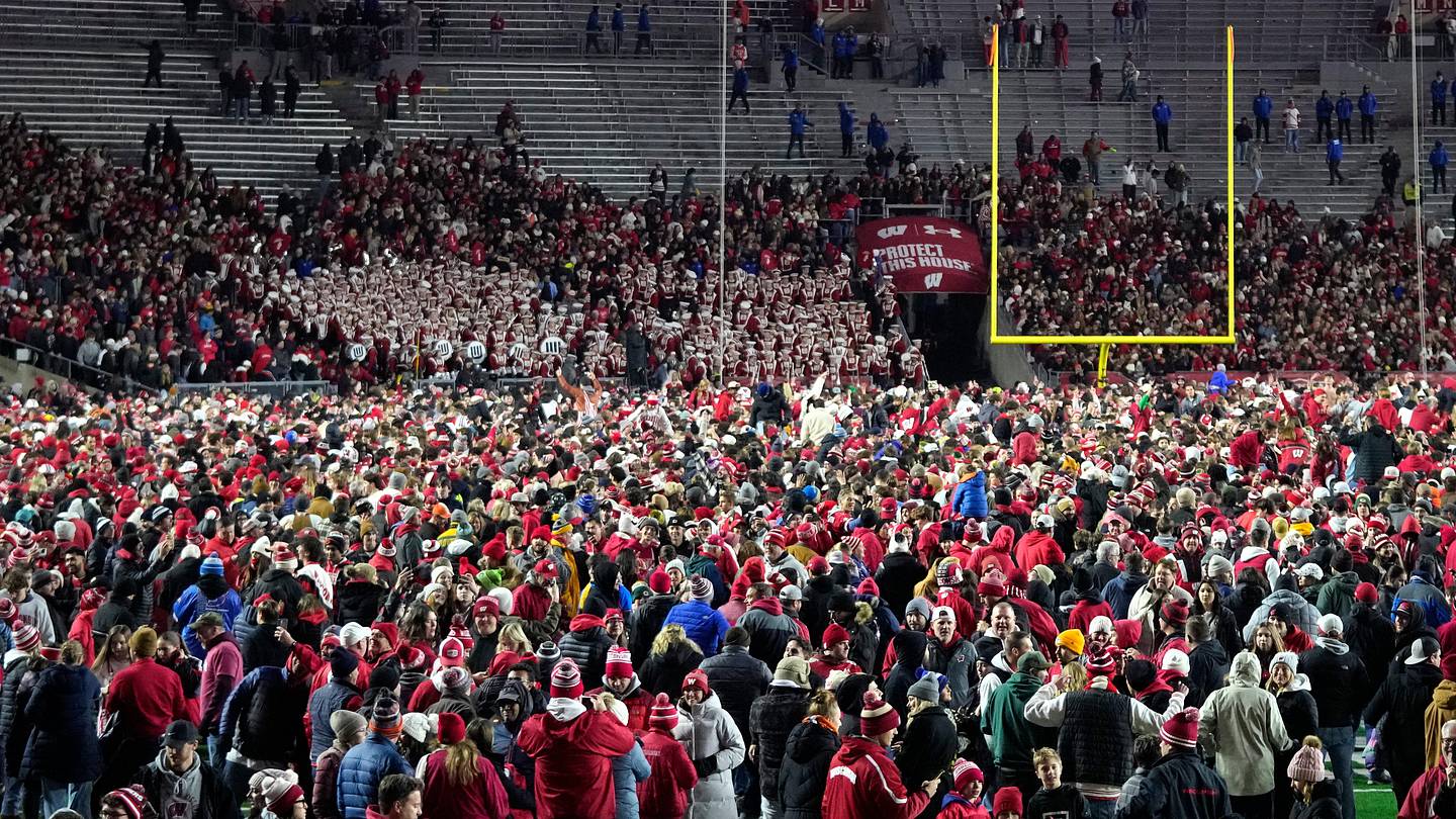Wisconsin Badgers Football Ticket Revenue Ranked Ahead of Rivals Iowa ...