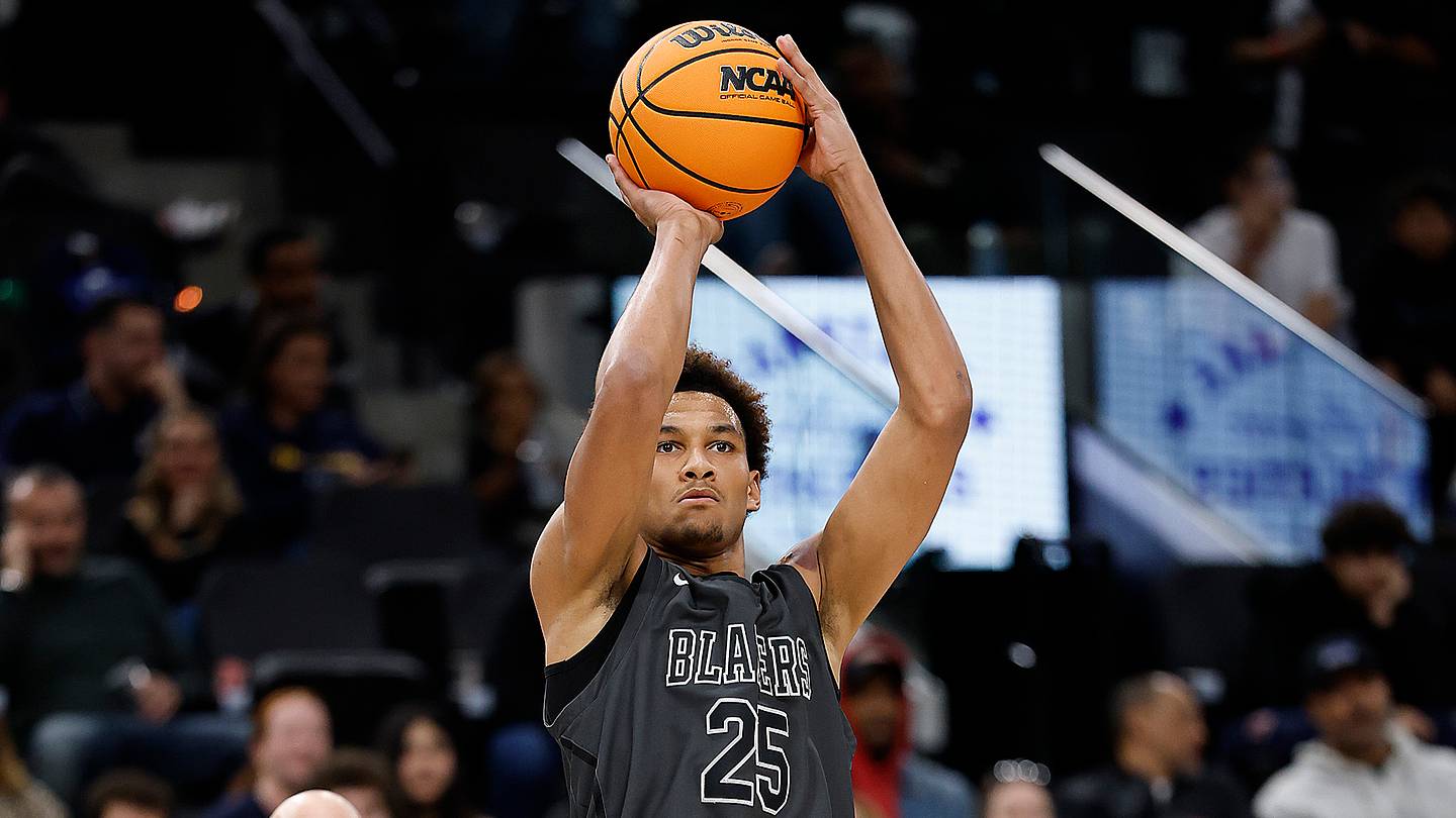 There's been a slight change to Maximo Adams' official visit schedule