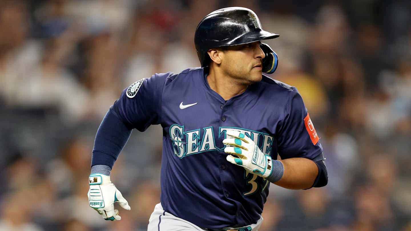Mariners lose yet another bat to rival Rangers in worrying trend
