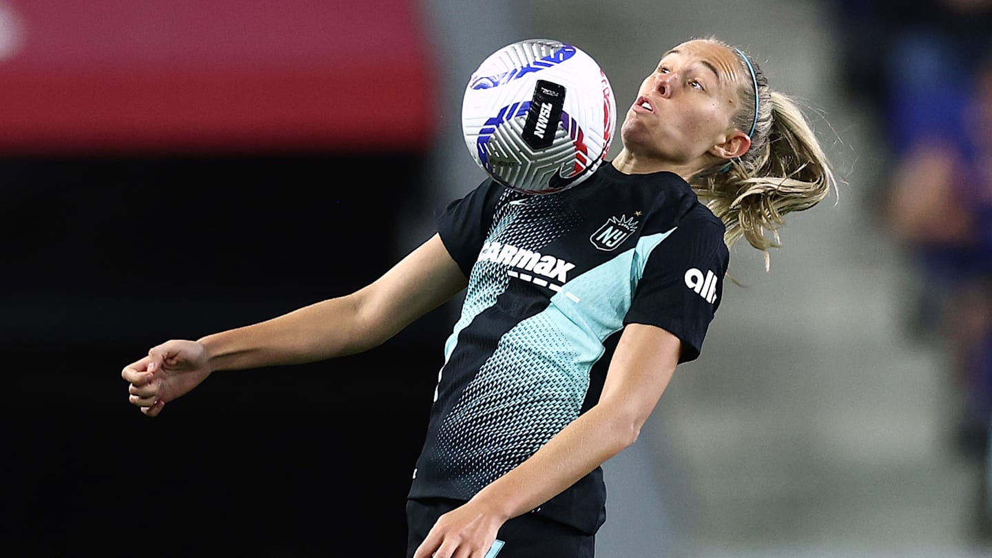 Hannah Stambaugh stays with Angel City FC through 2025 as key to future ...