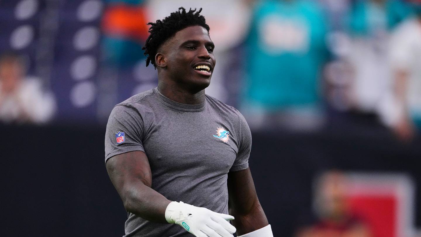 Tyreek Hill sends hilarious New Year's message to Chiefs ahead of Week 18