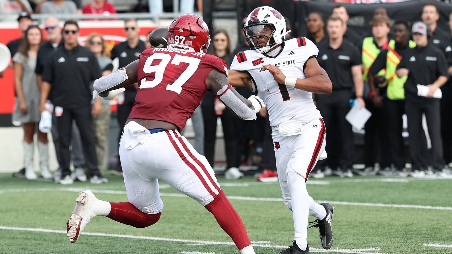 Minus a couple of ugly mistakes, Arkansas picks up a solid win over ...