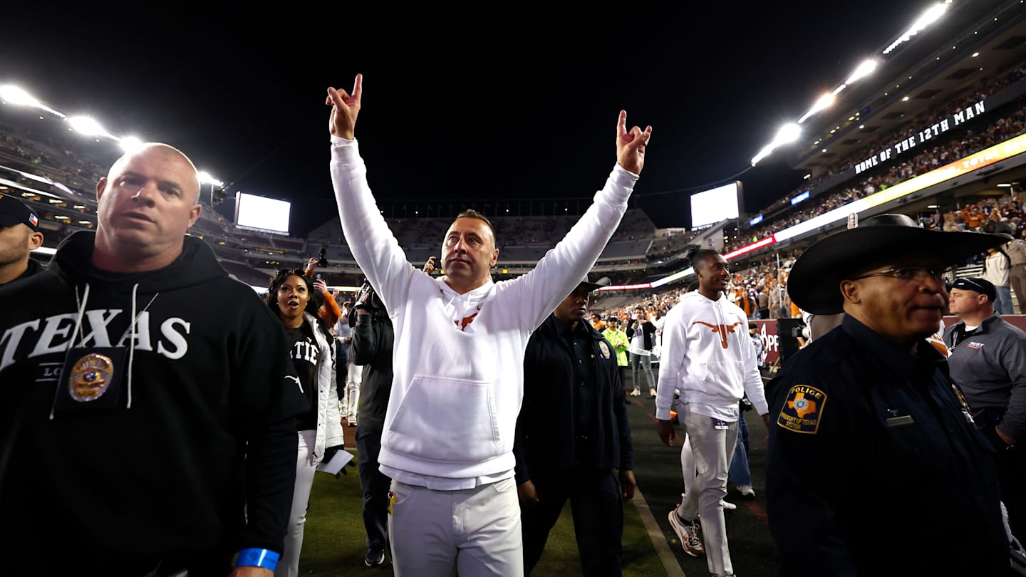 The world of college football loses it after Aggie War Hymn greets ...