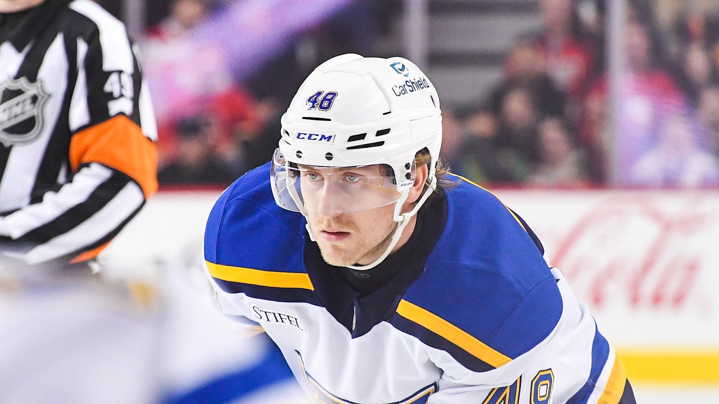 Blues trade Scott Perunovich to the Islanders for a draft pick