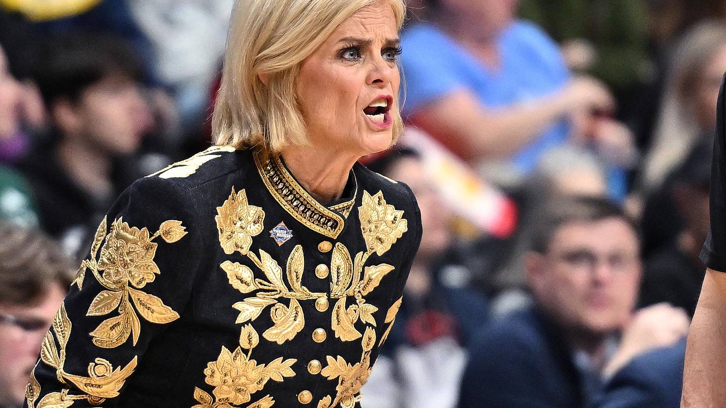 LSU Coach Kim Mulkey's 'All Time' Outfit Had Fans in Hysterics Amid ...