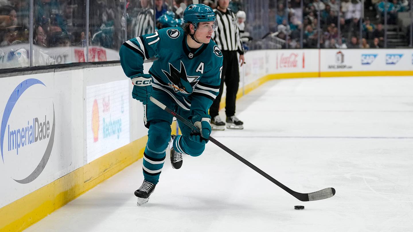 Grading the Sharks forwards 25 games through the NHL season