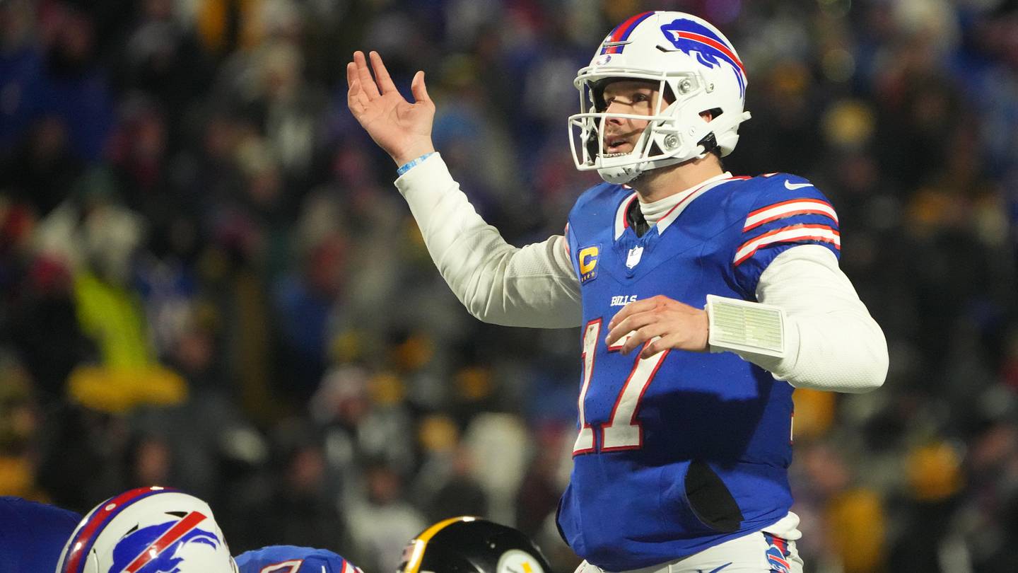 Photos of Broncos fan Hailee Steinfeld make for awkward Josh Allen ...