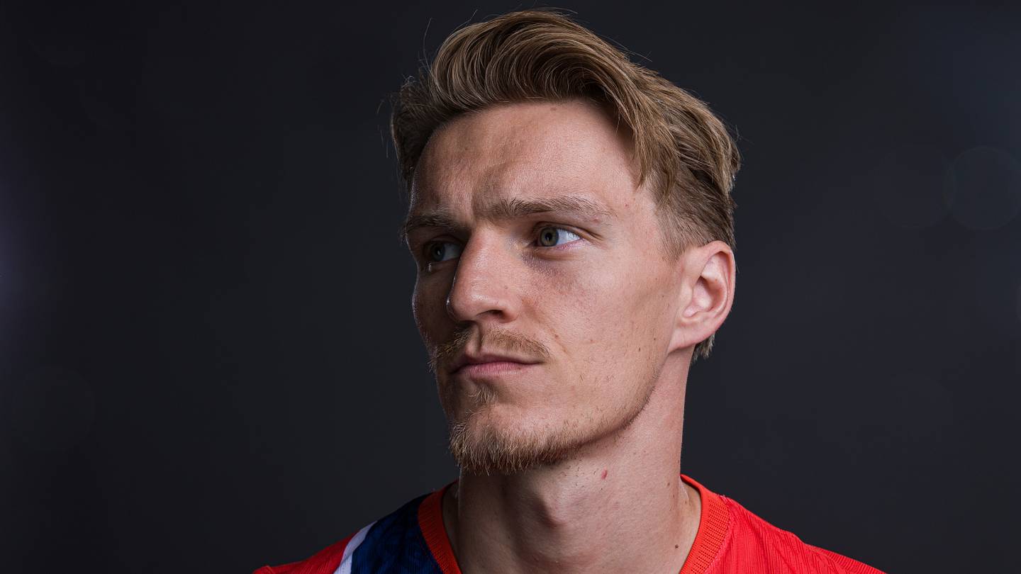 Which Arsenal players are playing at the World Cup today?