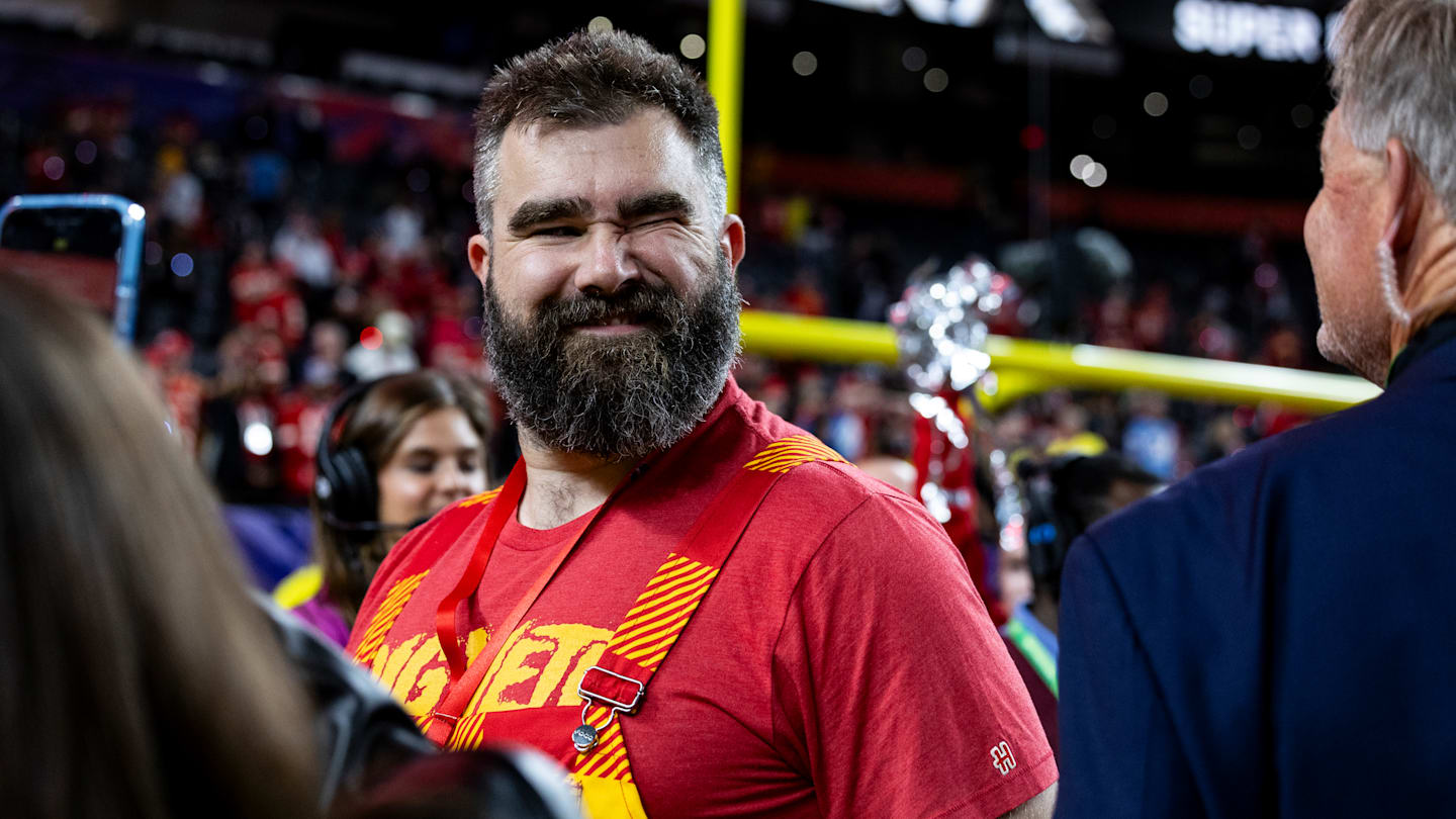 Jason Kelce is returning his infamous Luchador mask to its rightful owner