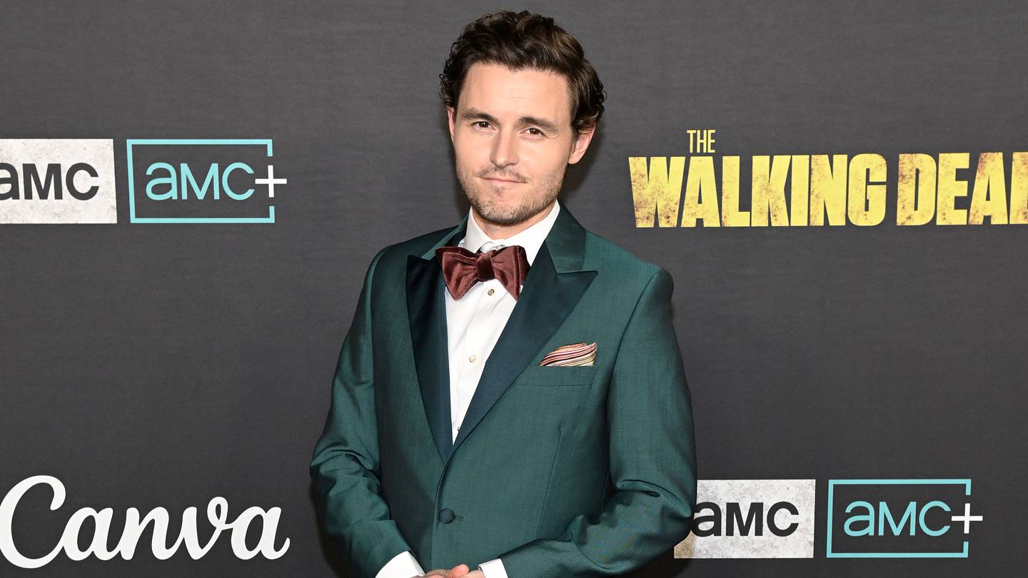 The Duel, starring Walking Dead's Callan McAuliffe & Dylan Sprouse ...