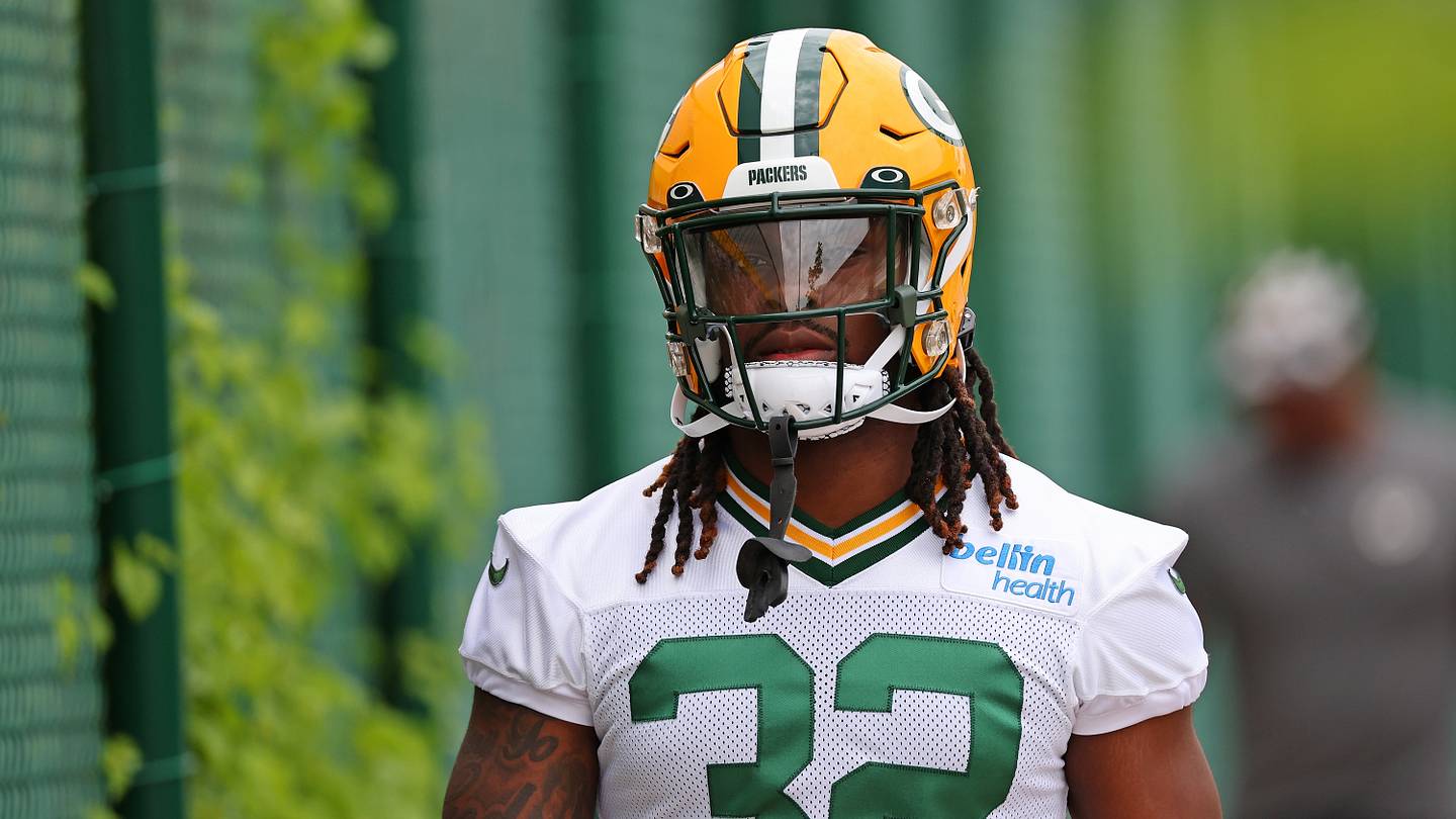 Forgotten Packers RB Gets Shown the Door by NFC Rival to Start Training ...