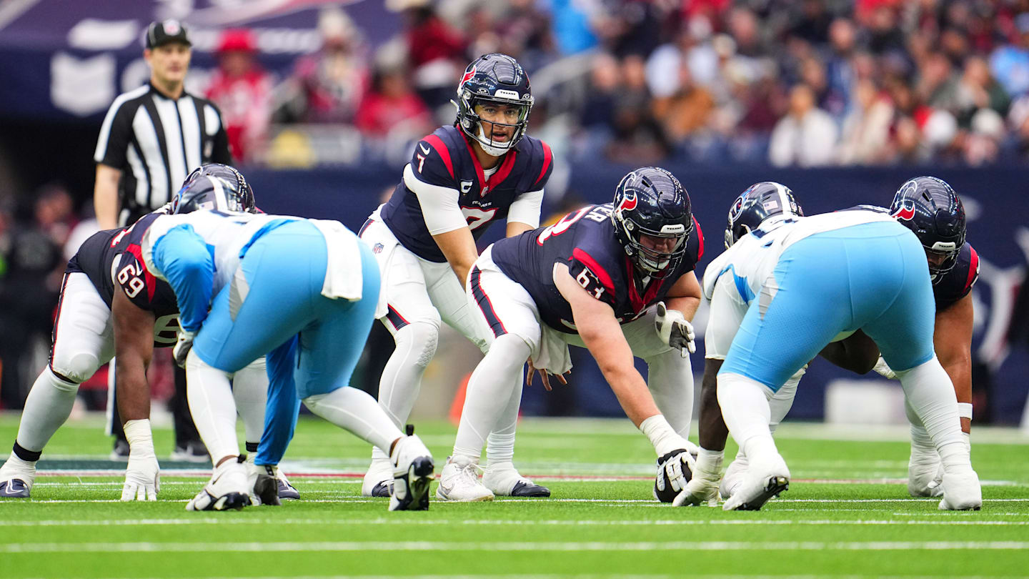 Who are the announcers and referees for Texans vs. Titans today?