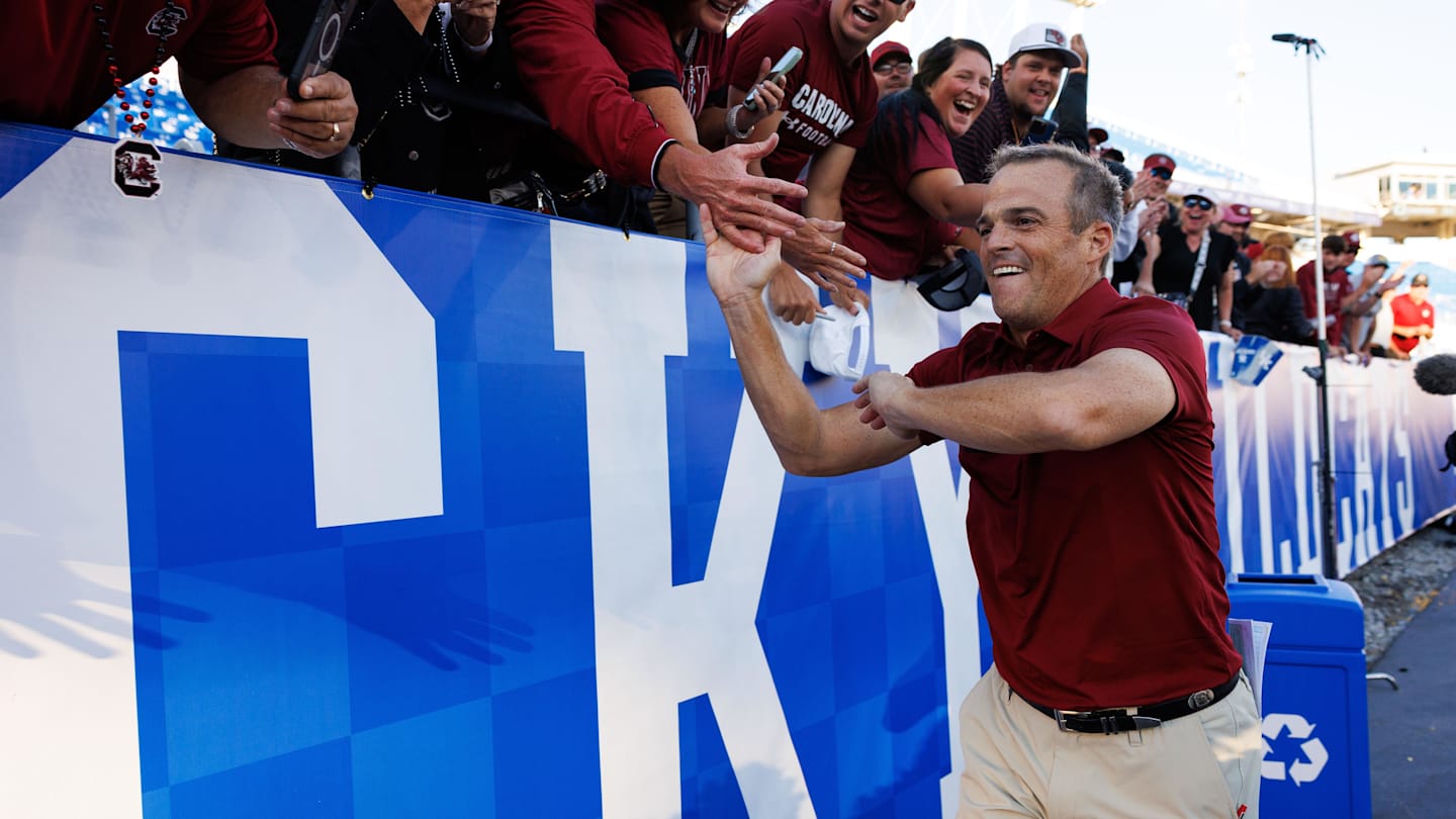 Shane Beamer has a very Beamer moment with his wife in the locker room ...