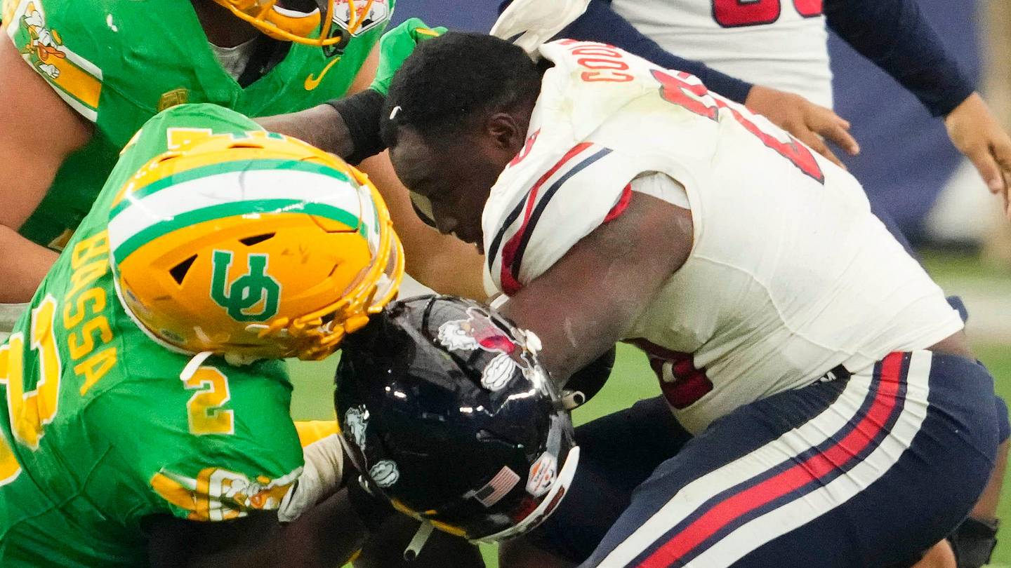 Oregon Ducks News: Nick Abrams last hope at LB, Dakorien more ...