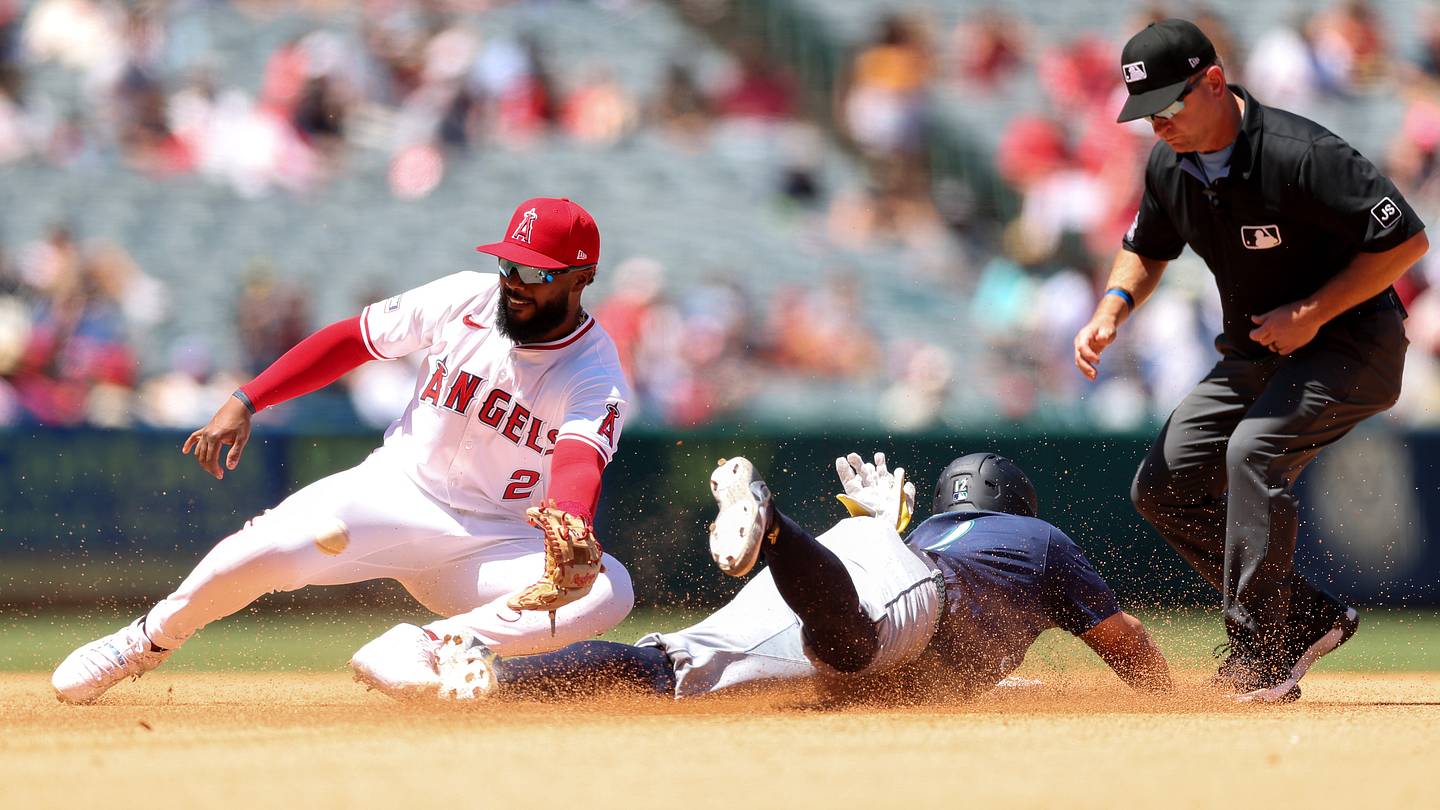 Angels fans forced to watch as Mariners make huge move to start free agency