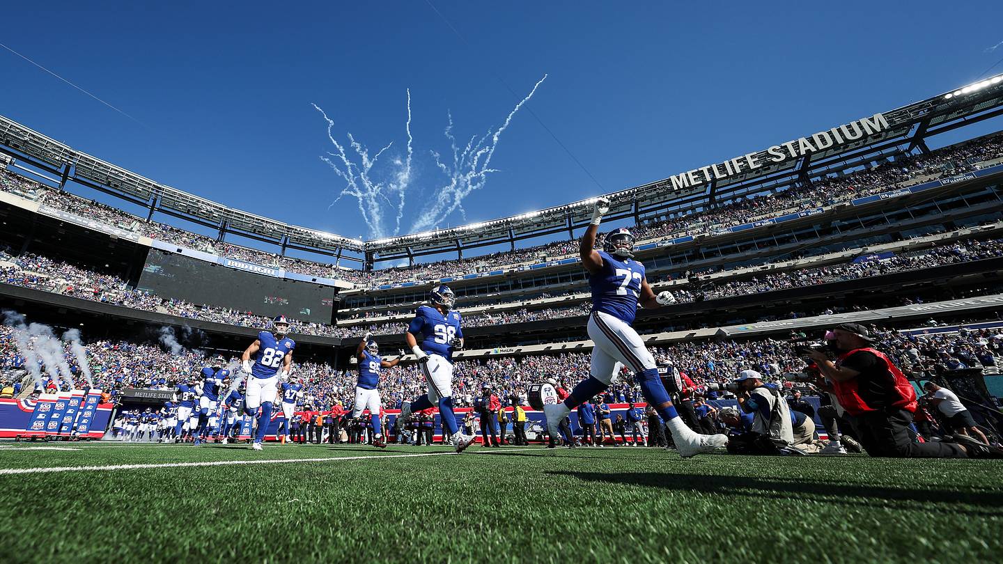 Giants player calls out MetLife Stadium double standard over turf vs. grass