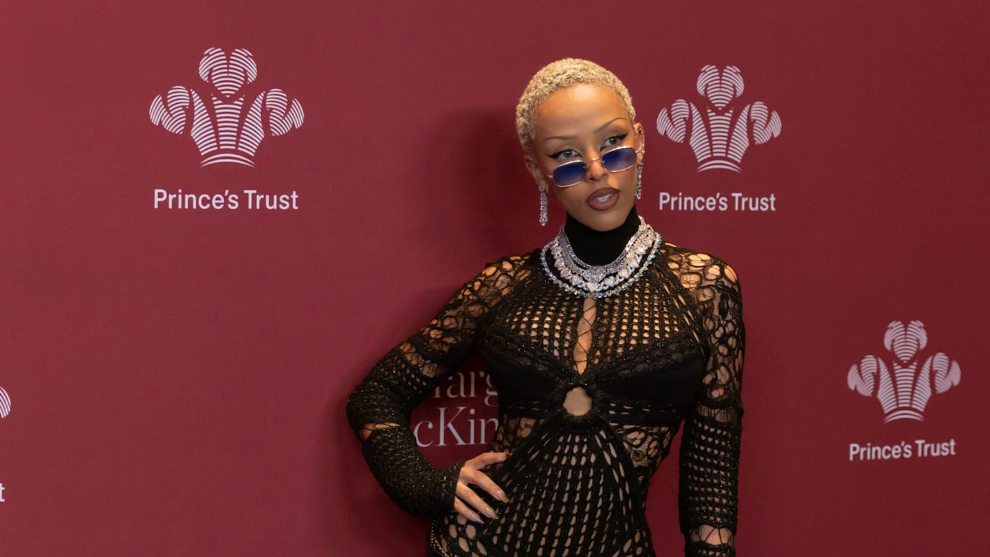 Doja Cat's friendly fire with her fans is anything but and quite confusing