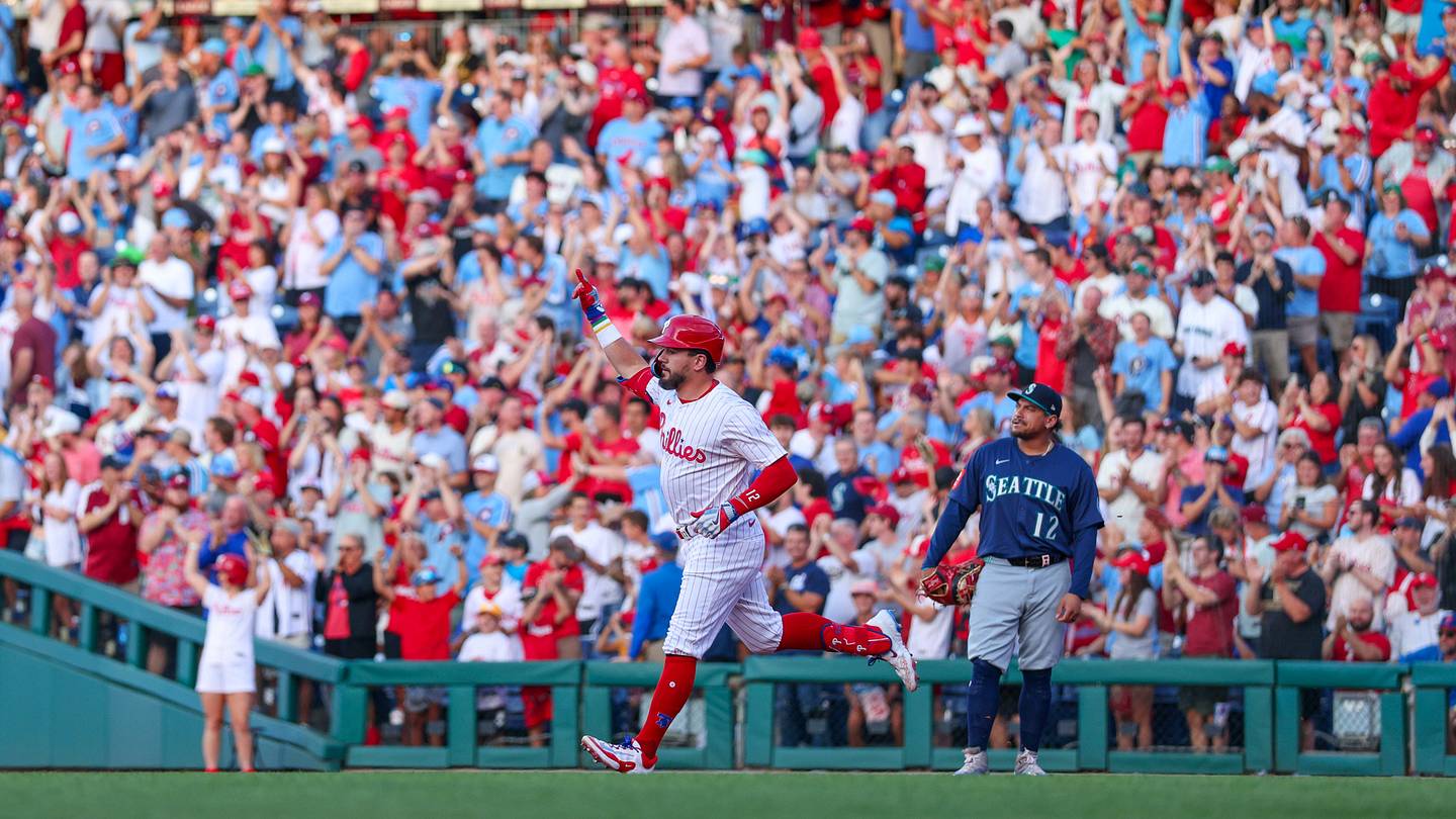 Mariners' road trip from Hell has fans fearing the worst for playoff push