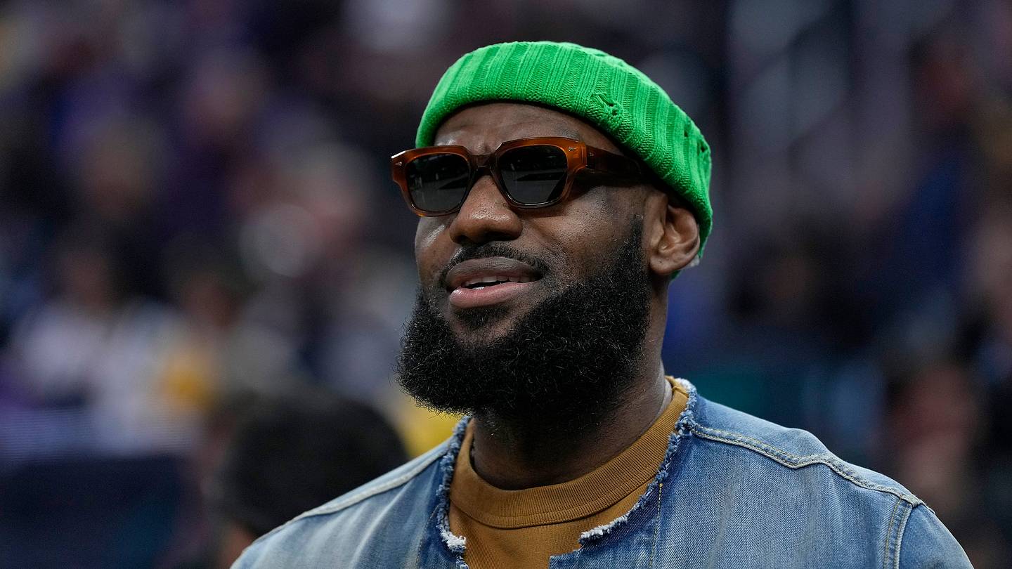 MMA fighter calls out LeBron James, Tiger Woods for PED use