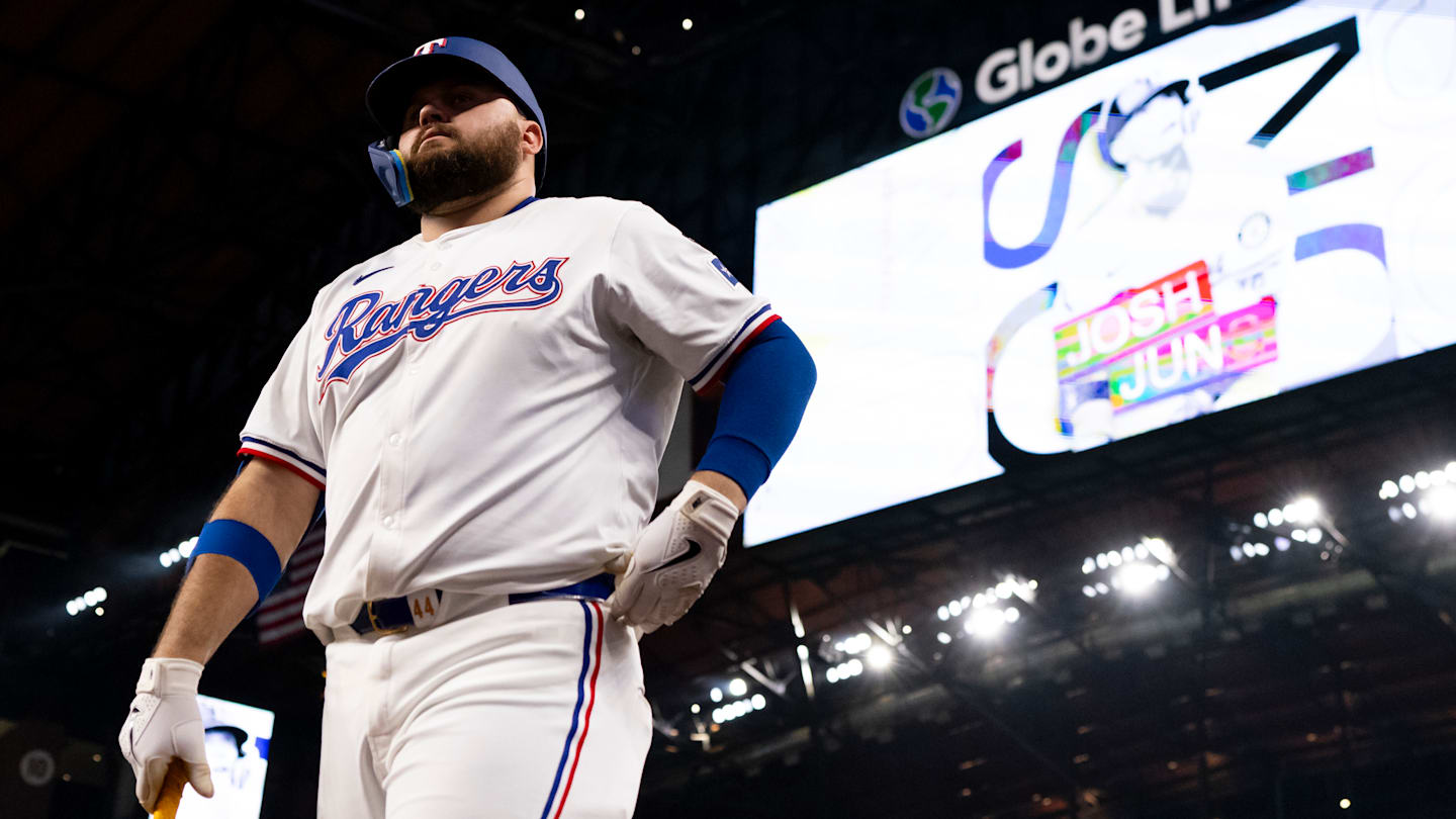 Rangers should bring back slugging first baseman who just committed to ...