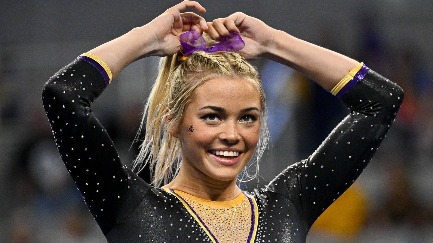 Livvy Dunne shows off insane flexibility with full-splits move in ...