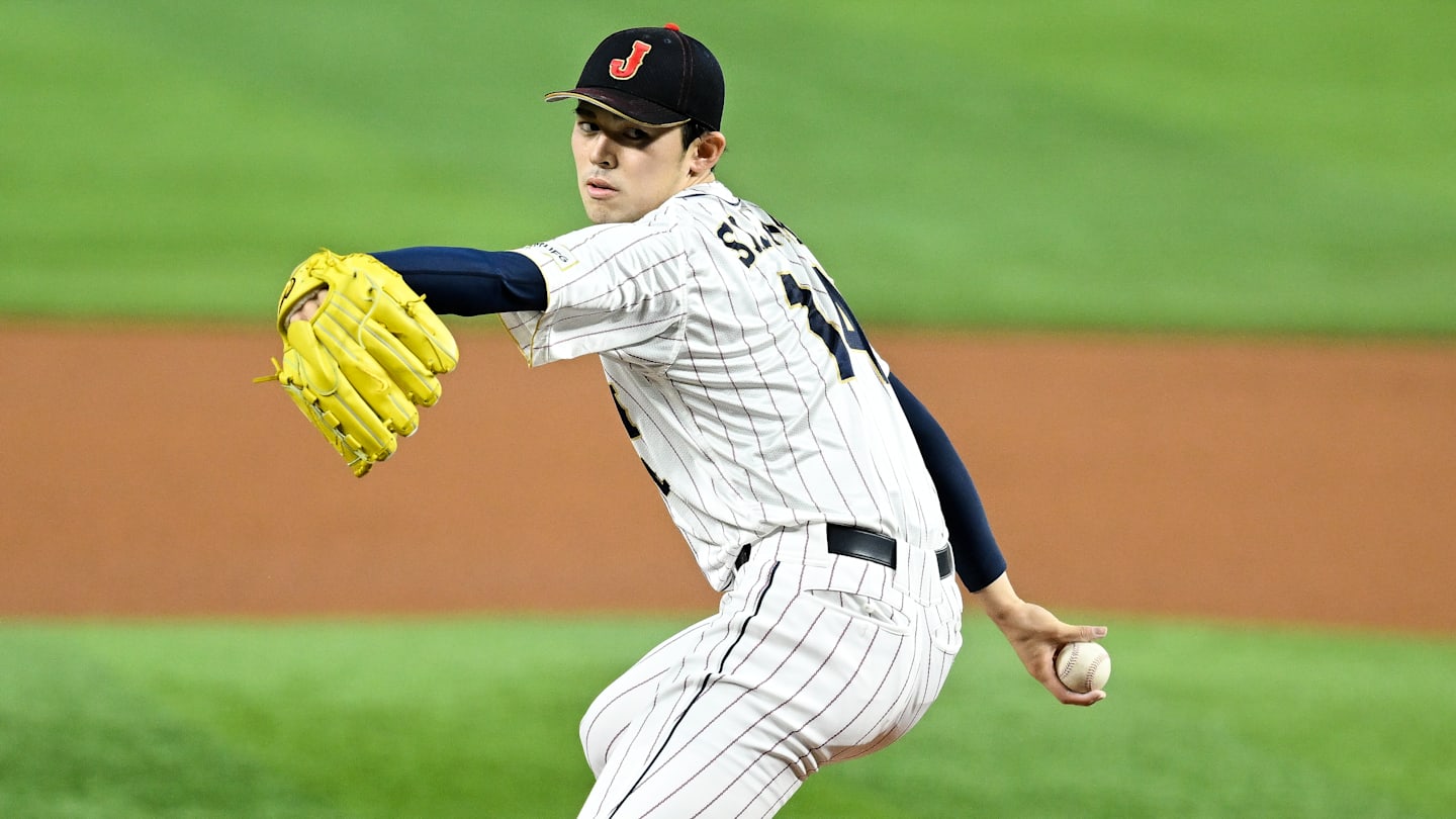 Padres give hero's welcome to Roki Sasaki with Yu Darvish, Manny ...