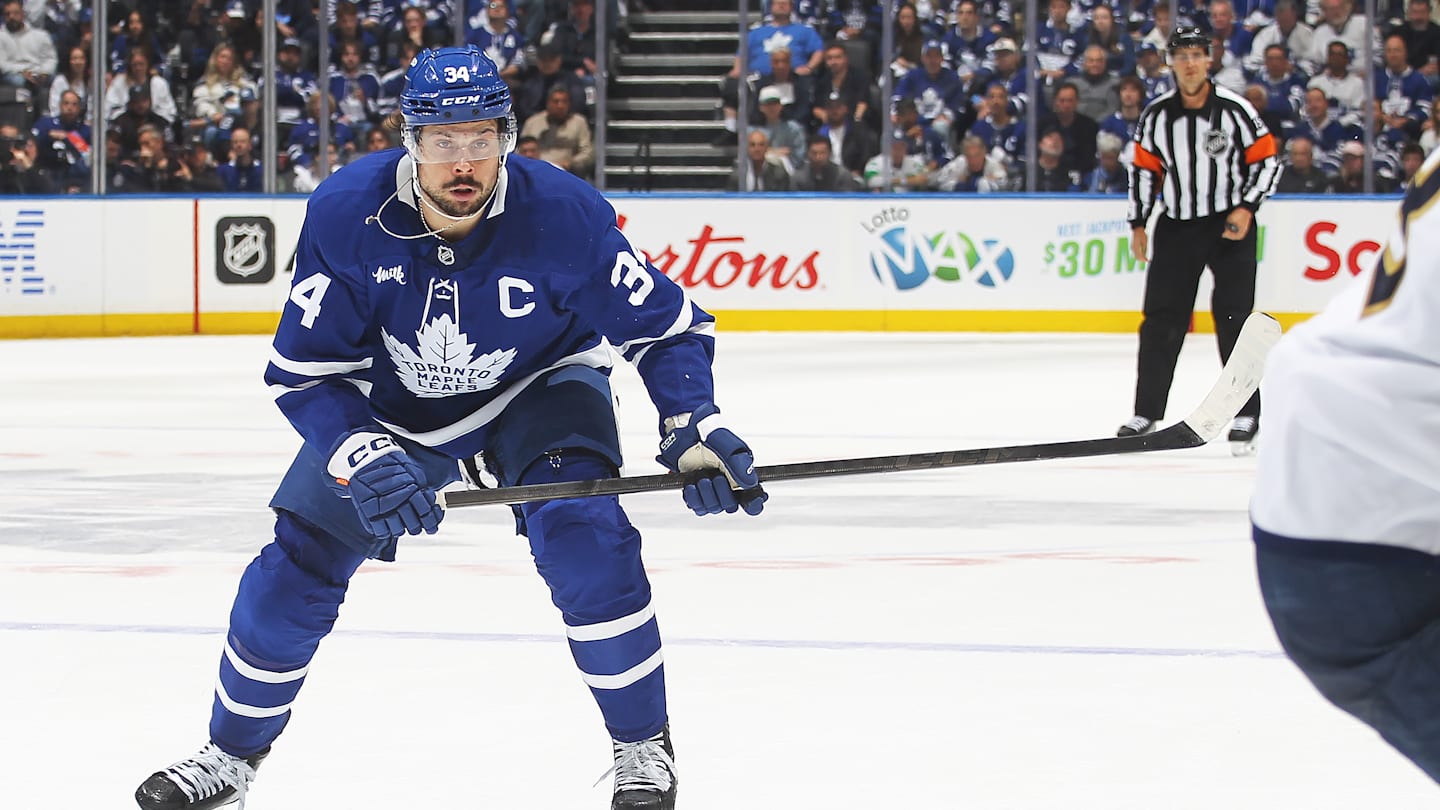 Auston Matthews still leads in playoff stat while not being in playoffs