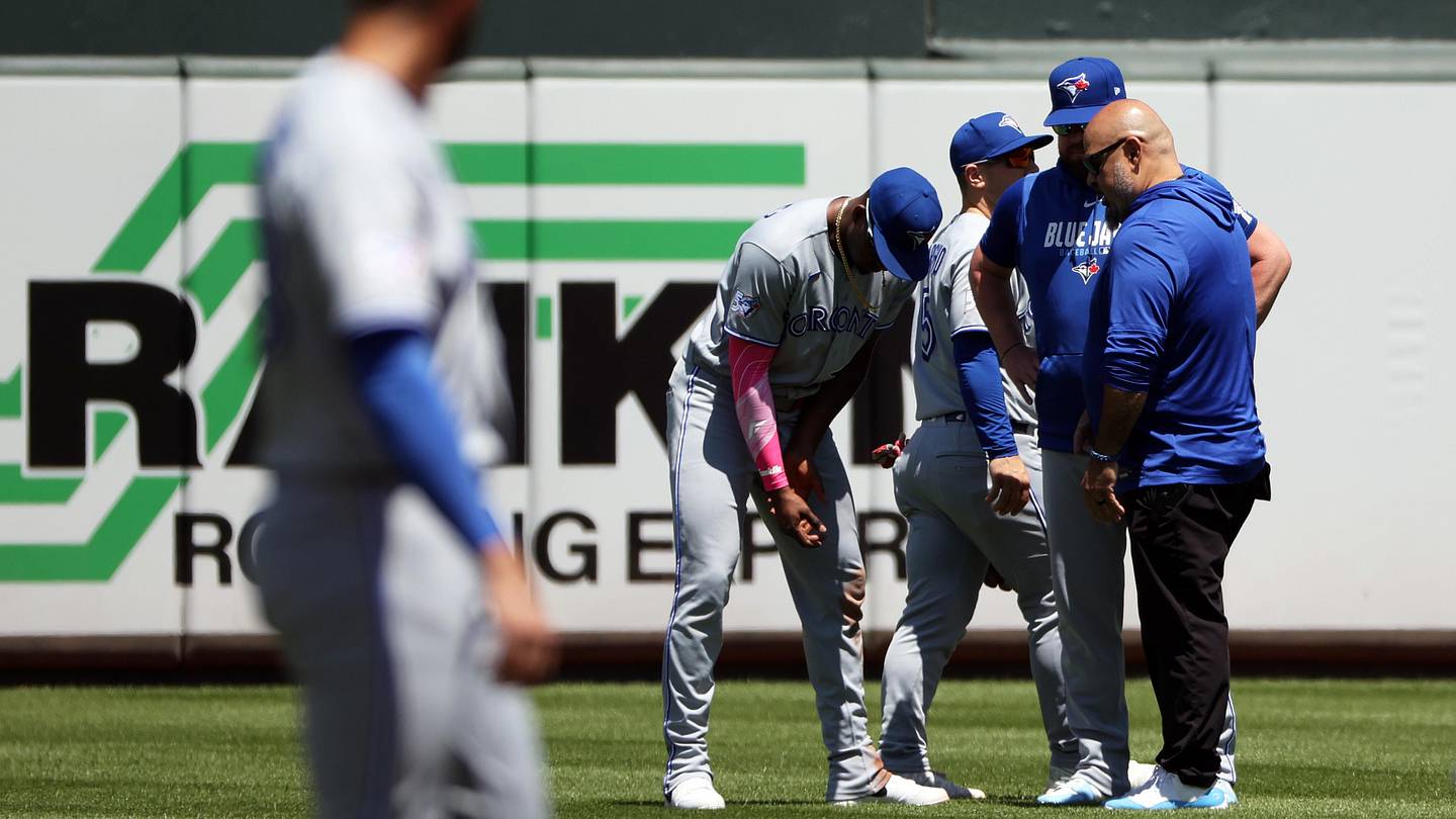 Unusual fan interaction leads to Blue Jays' outfielder Jesús Sánchez's ...