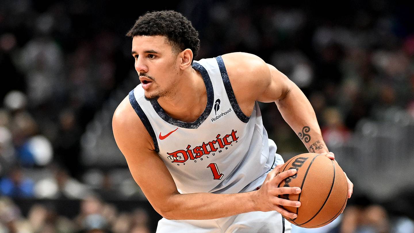 Former Badger basketball star back in Wisconsin after G-League trade