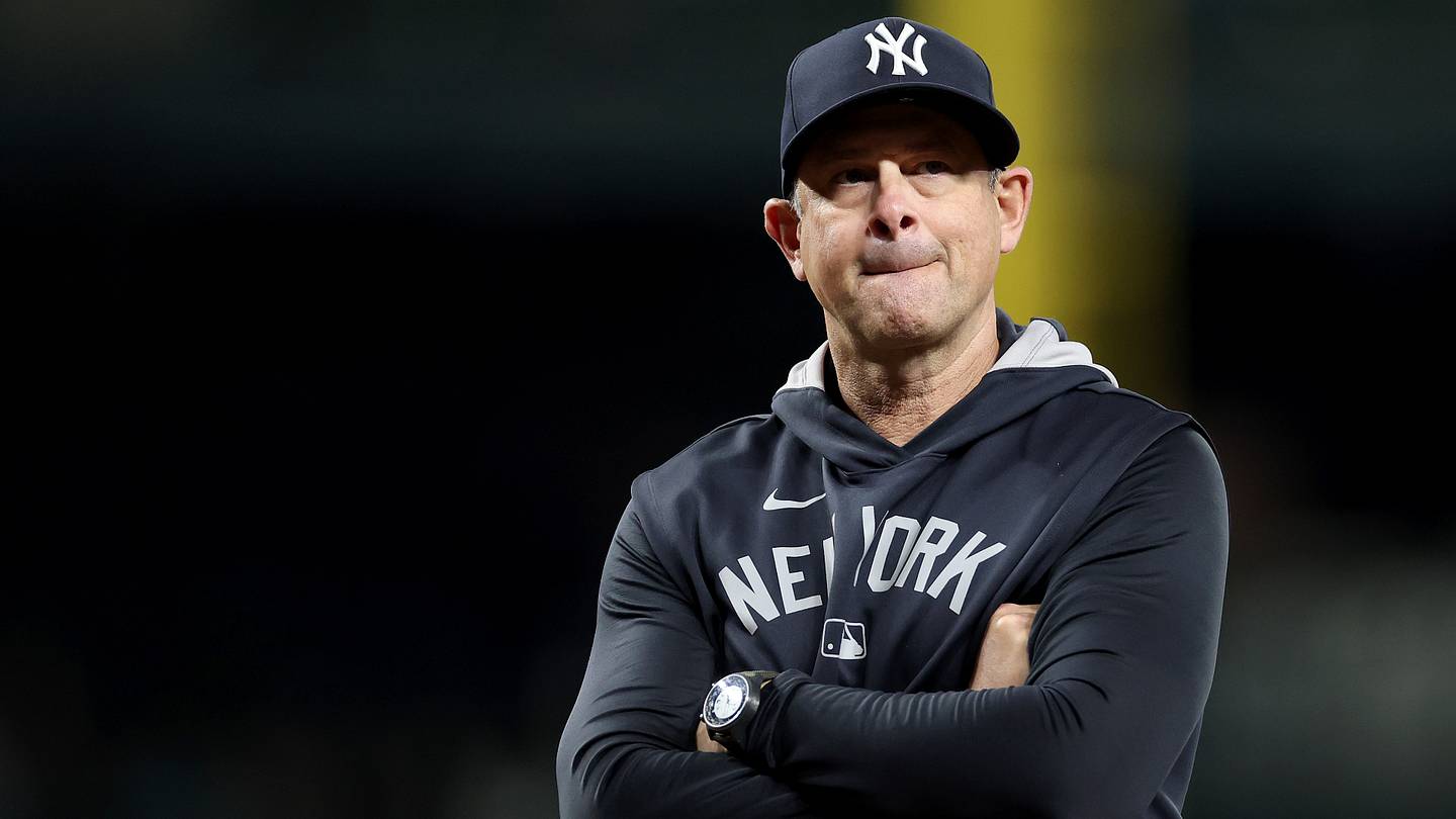 Yankees fans found another reason to fire Aaron Boone into the sun