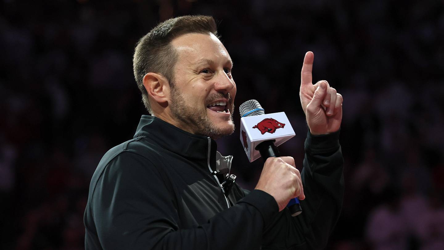 Hogs' Ryan Silverfield: 'I don't give a crap about the X's and O's'