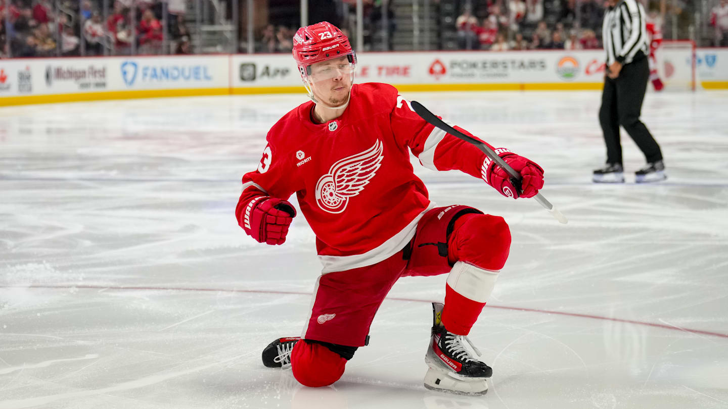 Red Wings fans are right to be mad about Lucas Raymond’s latest snub