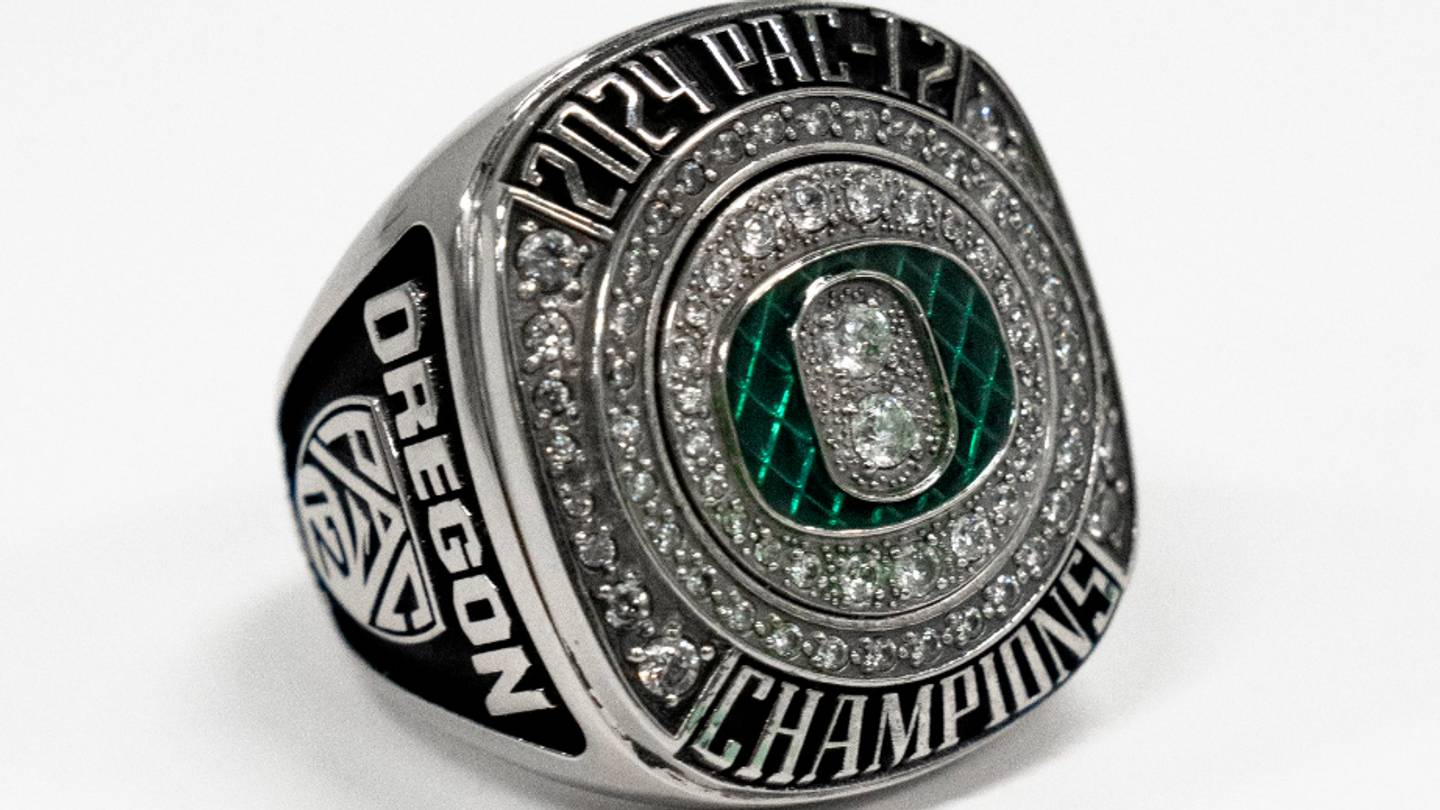 Oregon Ducks Men's Basketball Reveals Glitzy Pac-12 Champion Ring