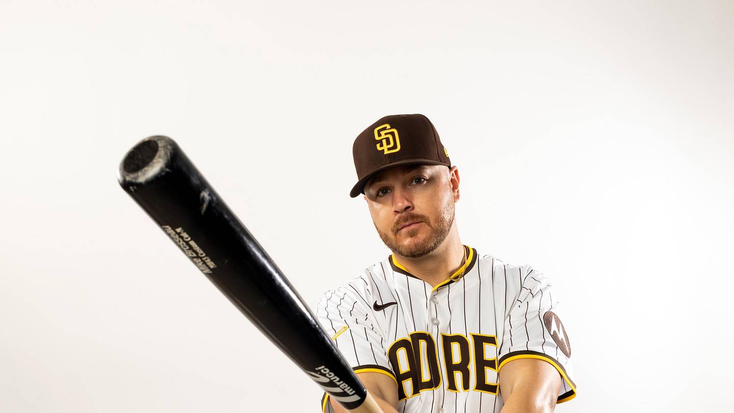 Padres Officially Release Veteran Infielder After Disappointing Season