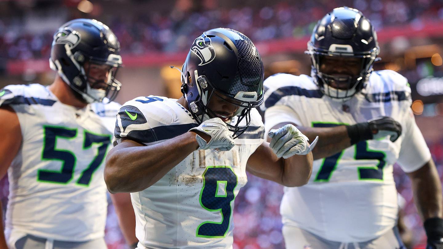 Which jerseys are the Seahawks wearing today versus the Bills?