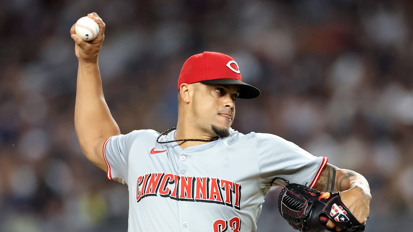 Reds trade Fernando Cruz to Yankees for Gold Glove catcher