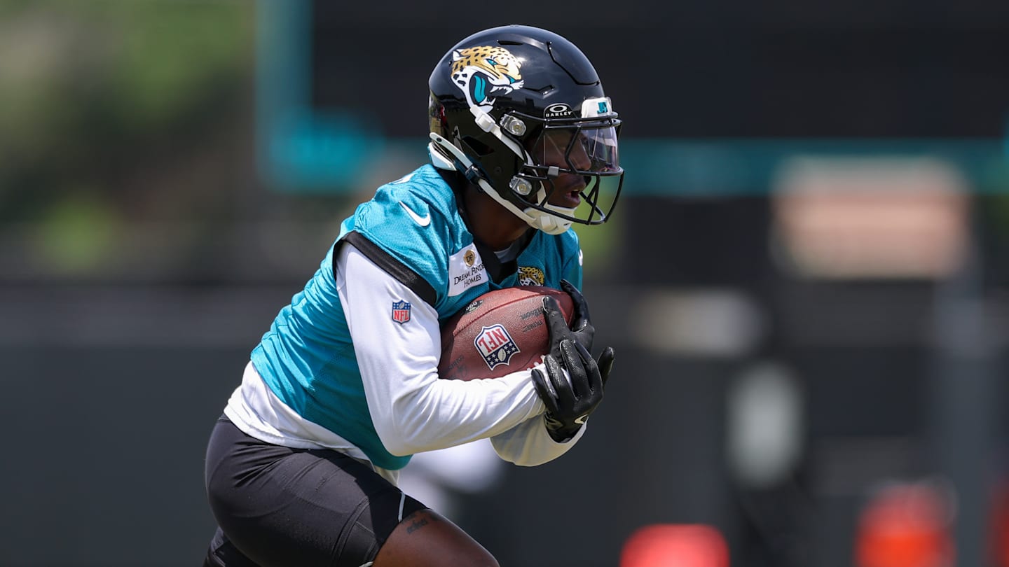 Travis Etienne's steep tumble in RB rankings explains why Jaguars may move on