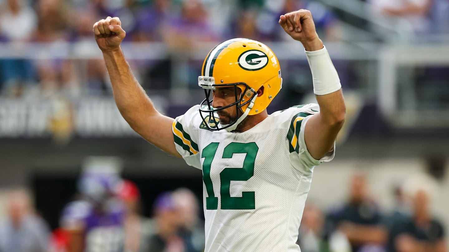 One of Aaron Rodgers' favorite teammates hints at surprise Packers return