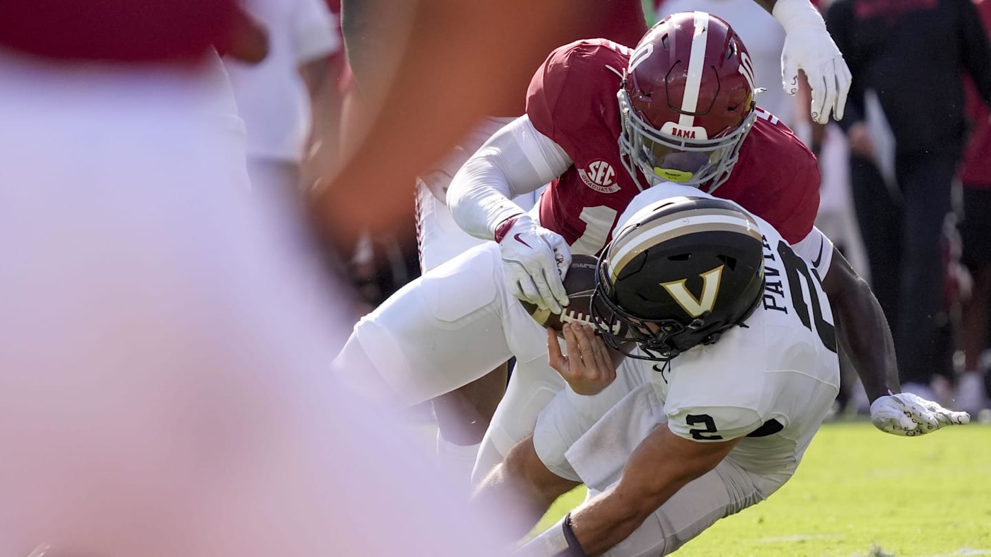 A big-man rumble and a loudmouth bust in the Alabama Crimson Tide win ...