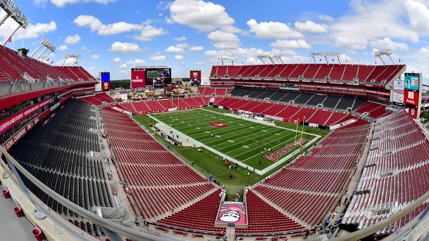Timelapse of Raymond James Stadium transforming into a Savannah Bananas ...