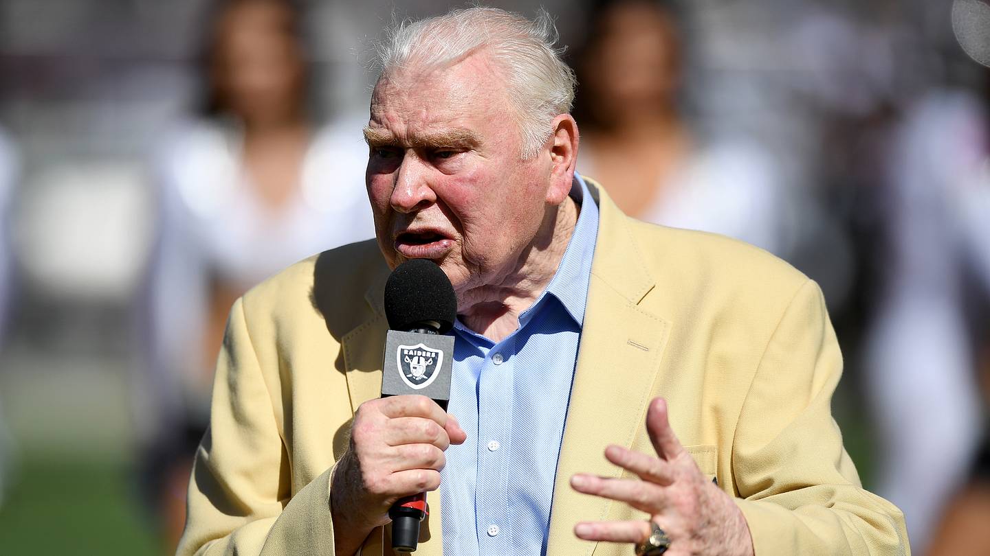 Which members of the Raiders are in the Pro Football Hall of Fame?