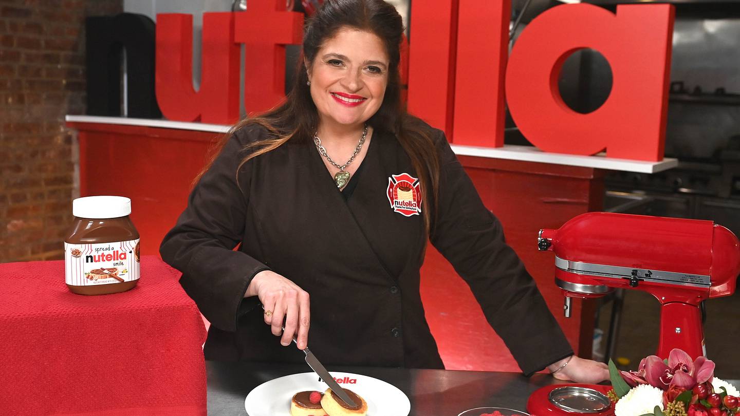 Nutella launches the Stacks for Giving Back Program + a Paris Baguette ...