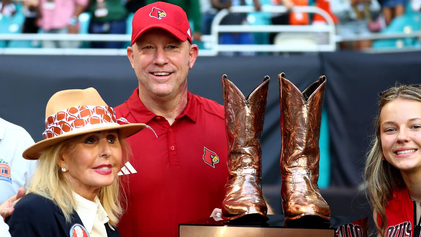 Mom of Louisville's newest 4-star commit stole the show with one ...