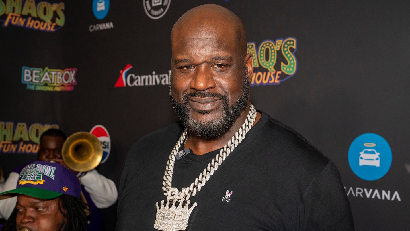 Shaquille O'Neal provides some wise words of wisdom to Armando Bacot