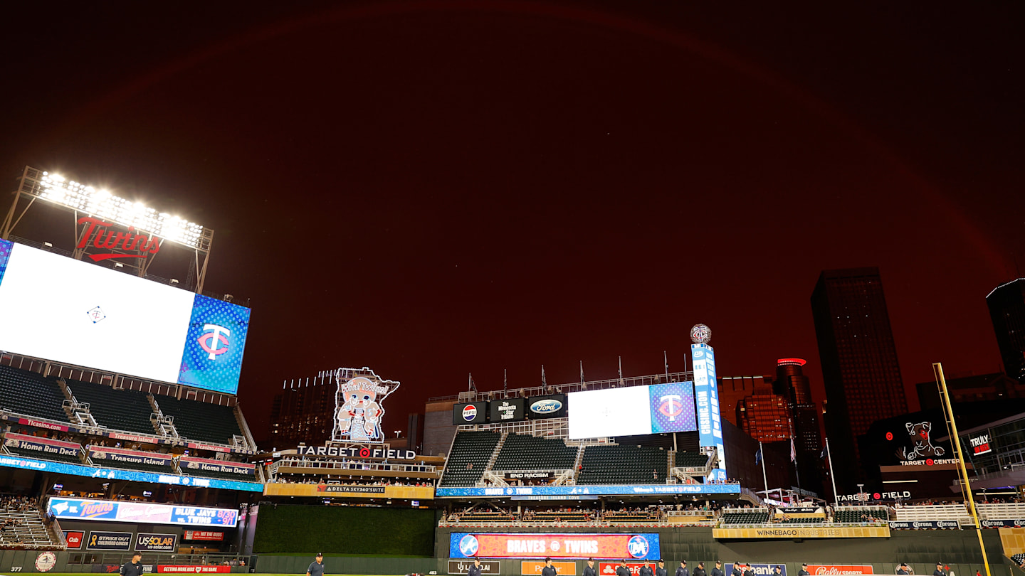 Unreal photo of sky above Target Field makes it look like it's on ...